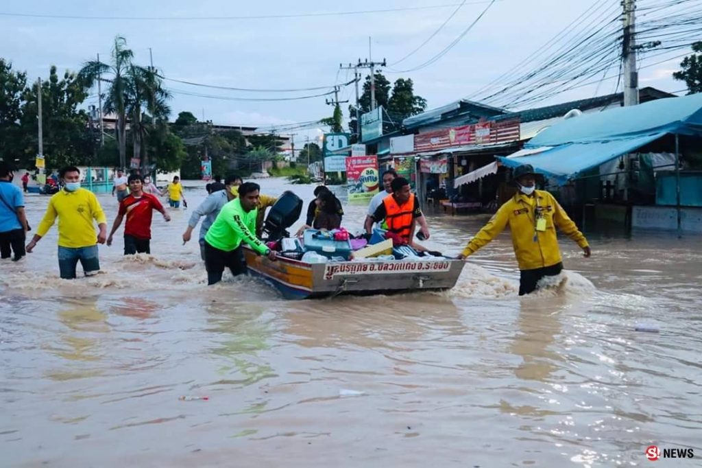 Rayong heavily flooded after weir breaks amid pounding rain - Thai Newsroom