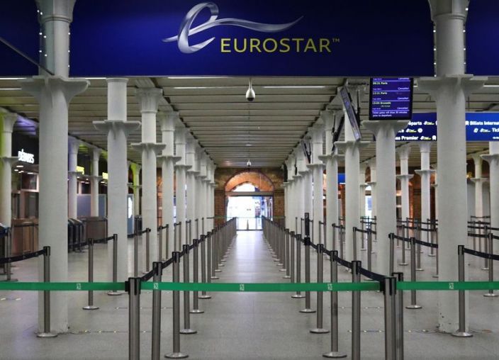 World closes borders to Britain as new coronavirus strain breeds panic ...
