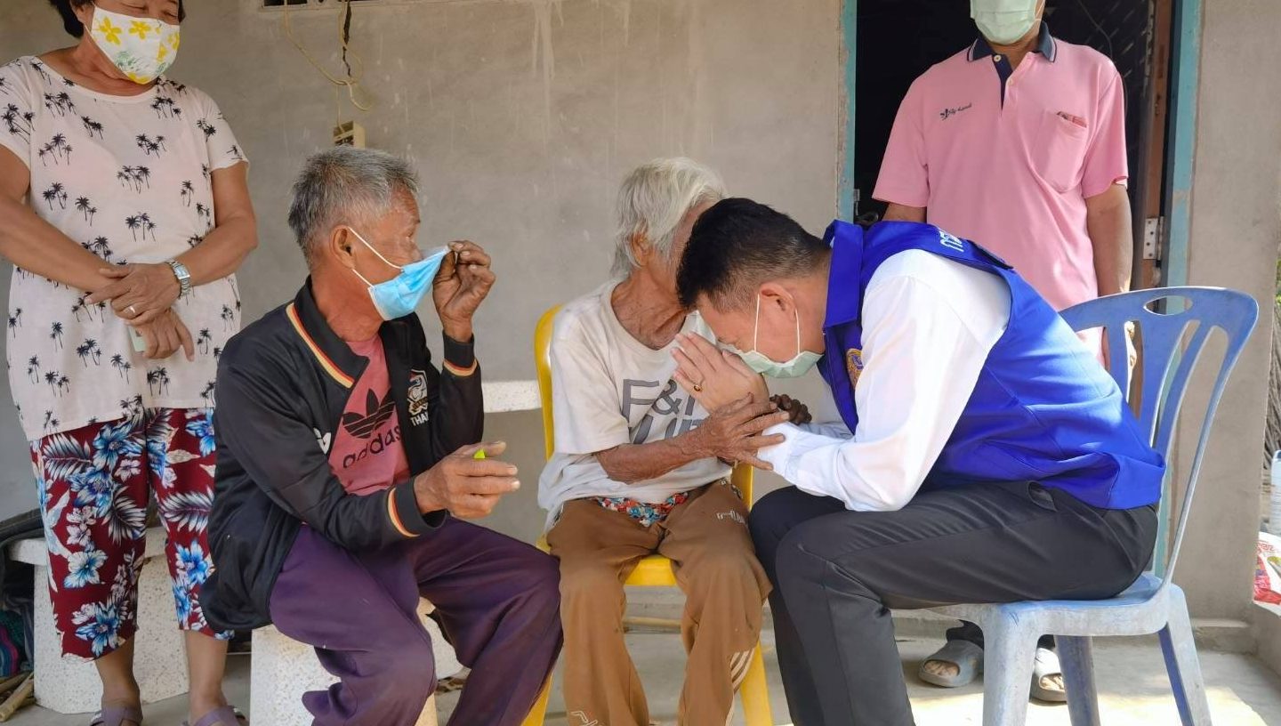 Over 5 million baht donations for elderly woman, aging son - Thai Newsroom