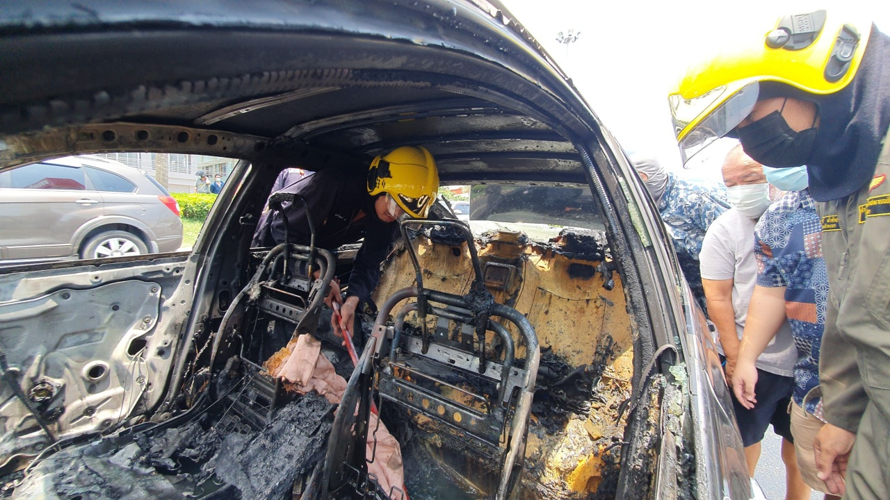 Man loses a million baht when car catches fire - Thai Newsroom