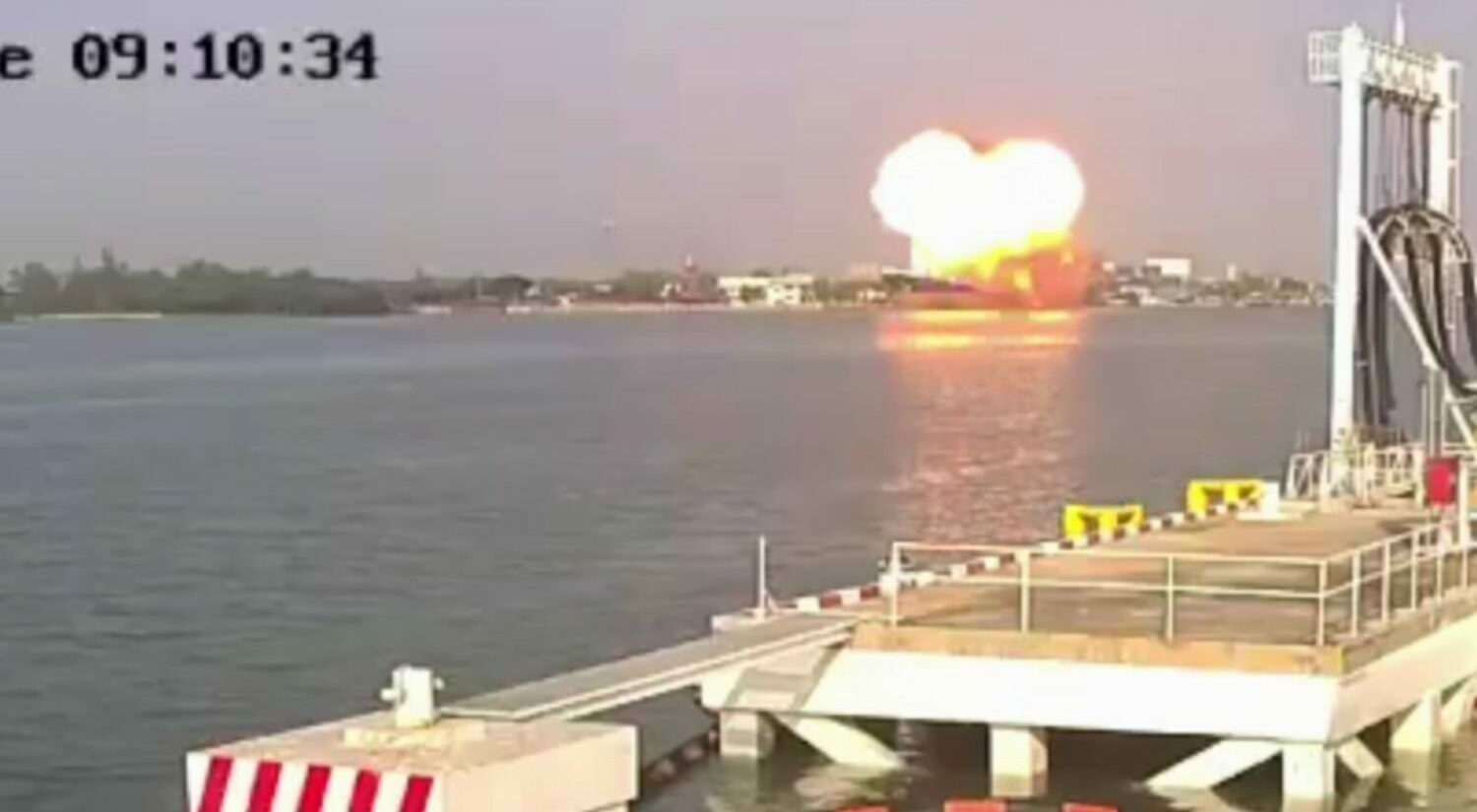 Oil tanker fire controlled but death toll rises to two - Thai Newsroom