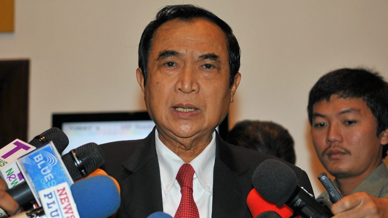 Arrest warrant out for ex-interior minister over graft charges - Thai ...