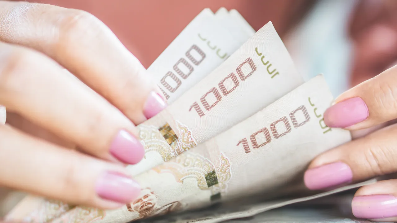 Third phase 10,000-baht cash handout put off indefinitely - Thai Newsroom