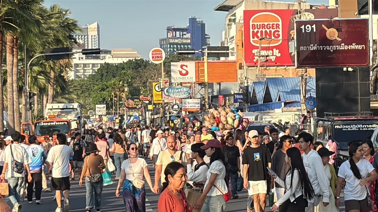 Govt urged to step up screening of tourists - Thai Newsroom