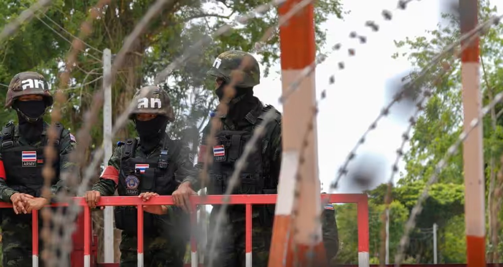 Urgent! Cambodia fires BM-21 rockets at Buriram - Thai Newsroom